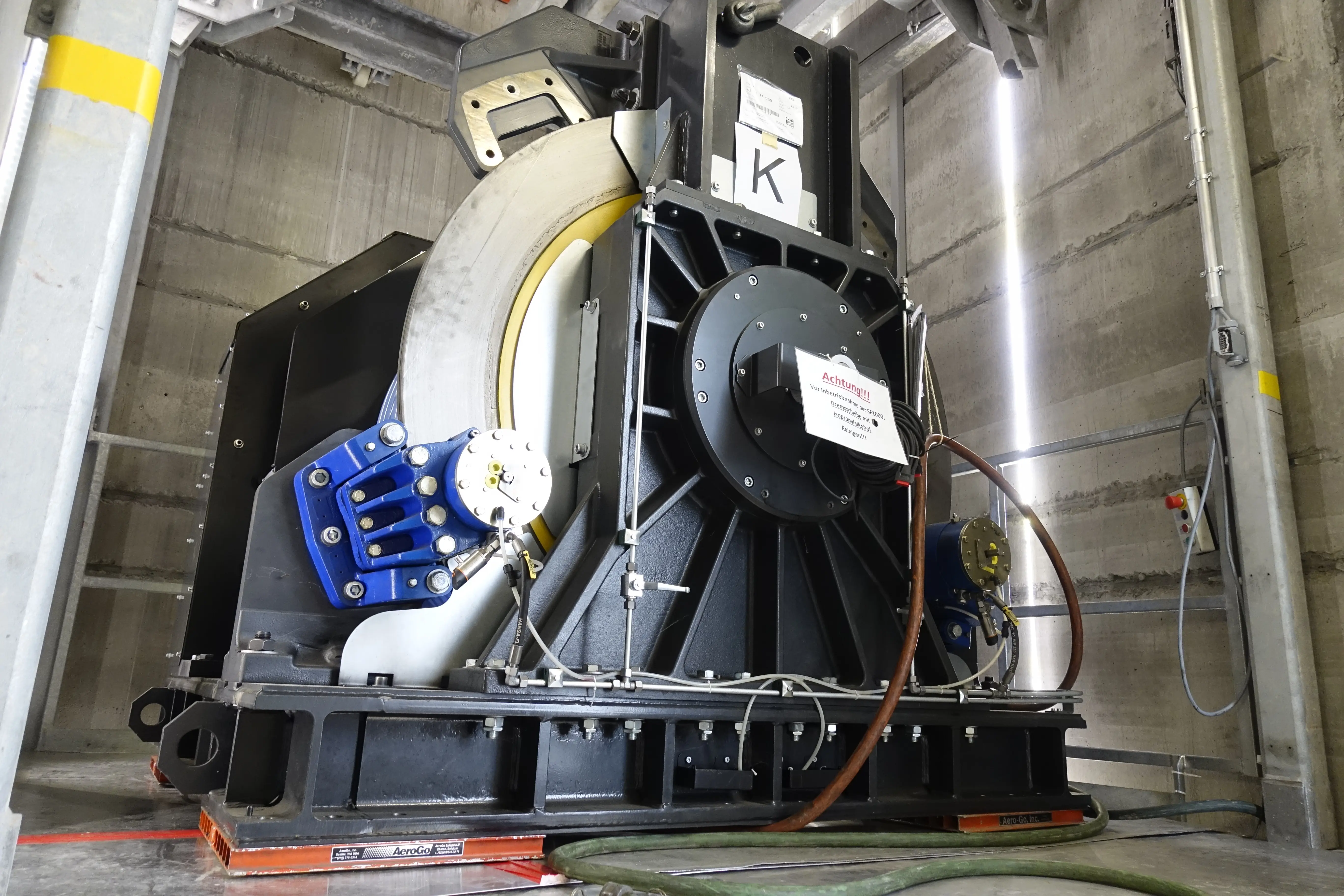 SF1000 - the largest machine from TK Elevator reaches the Rottweil ...