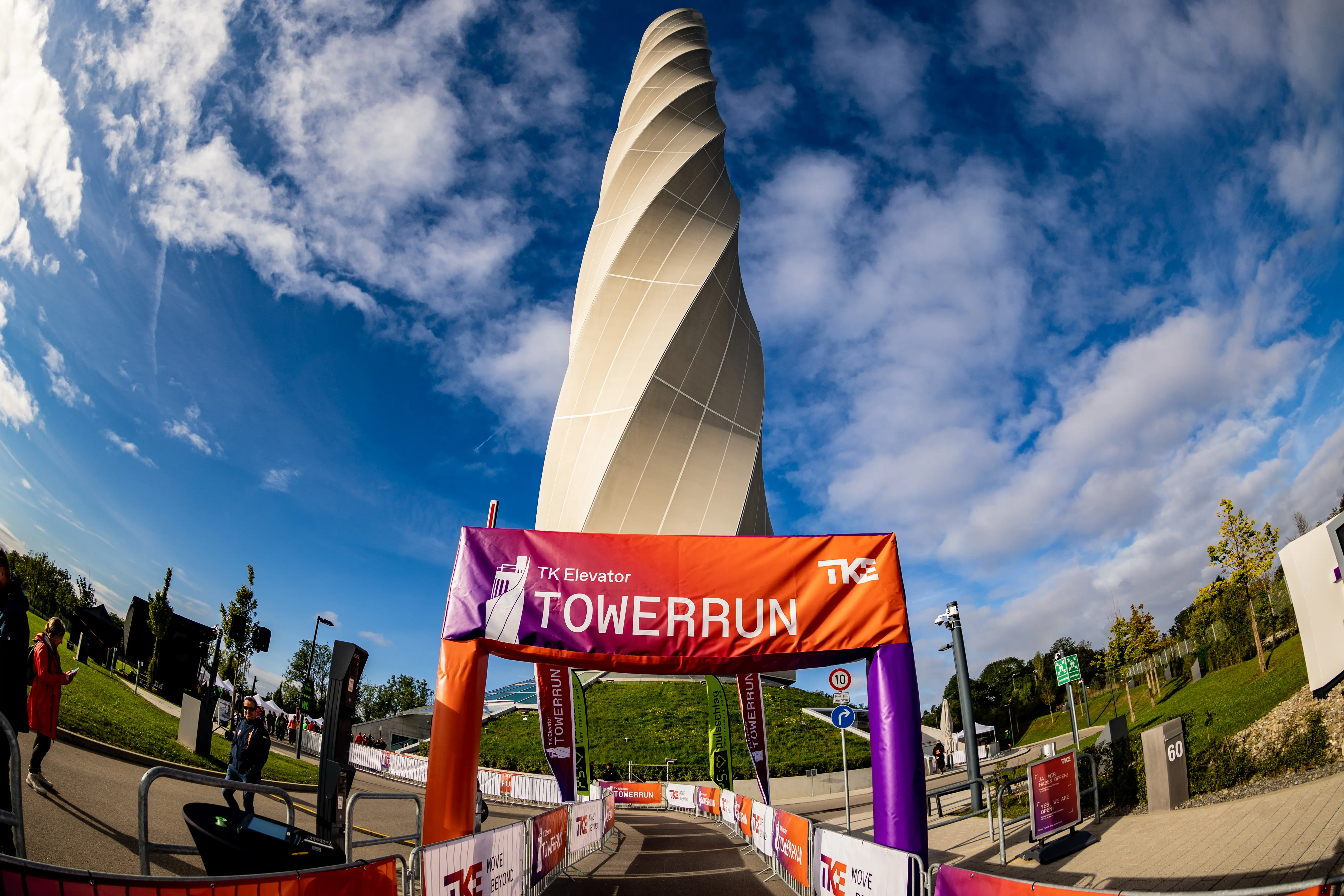 Treppenläufer erklettern den TK Elevator Testturm in Rottweil